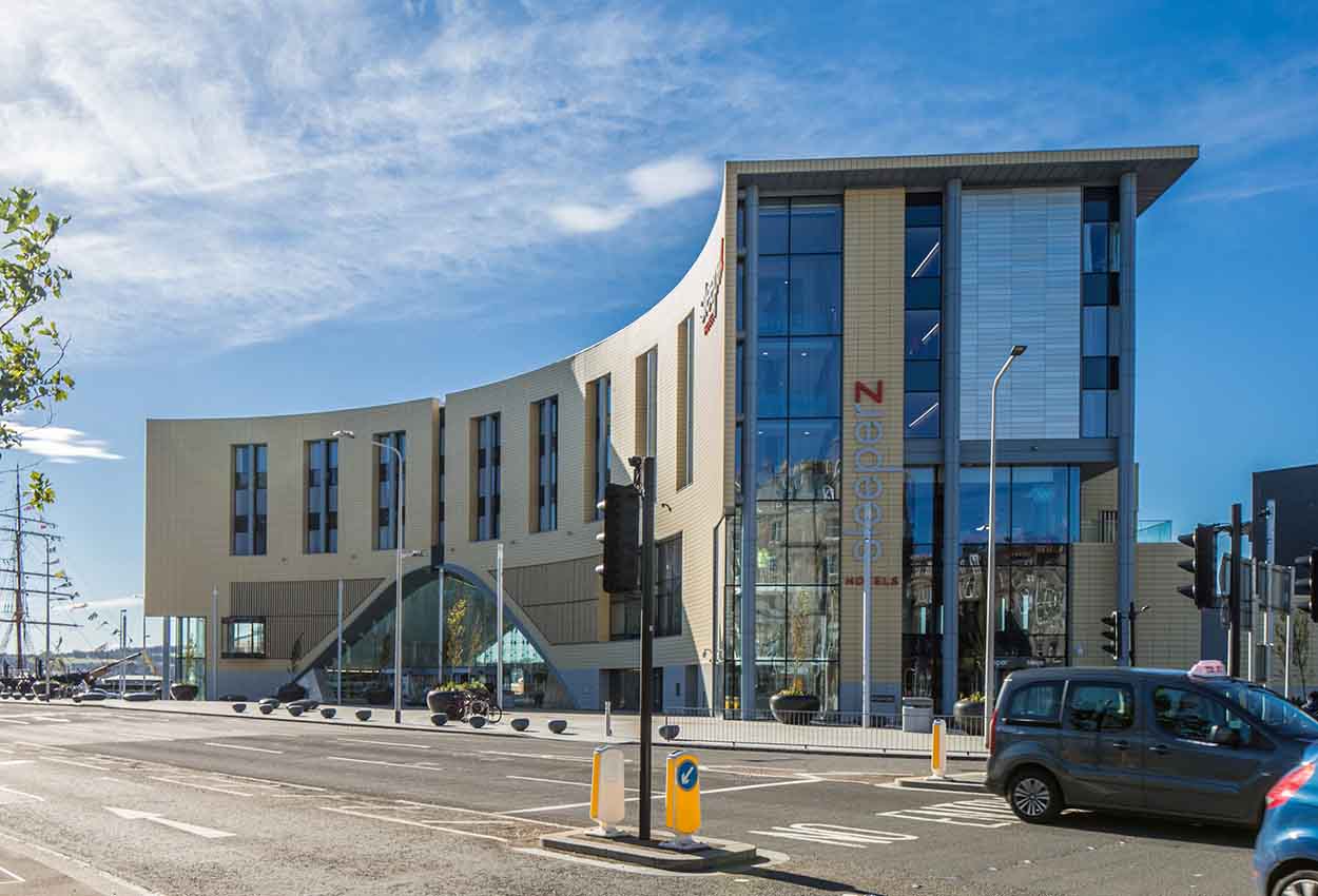 Dundee Railway Station - Curtis Moore